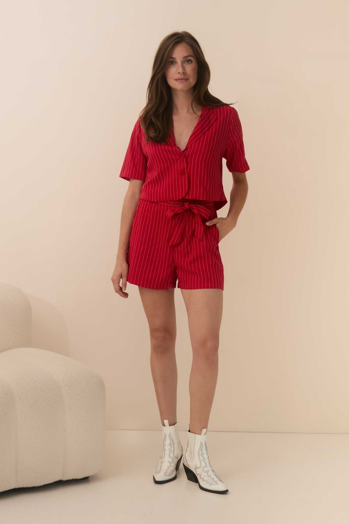 Rode short met krijtstreep | Lofty Manner – loftymanner